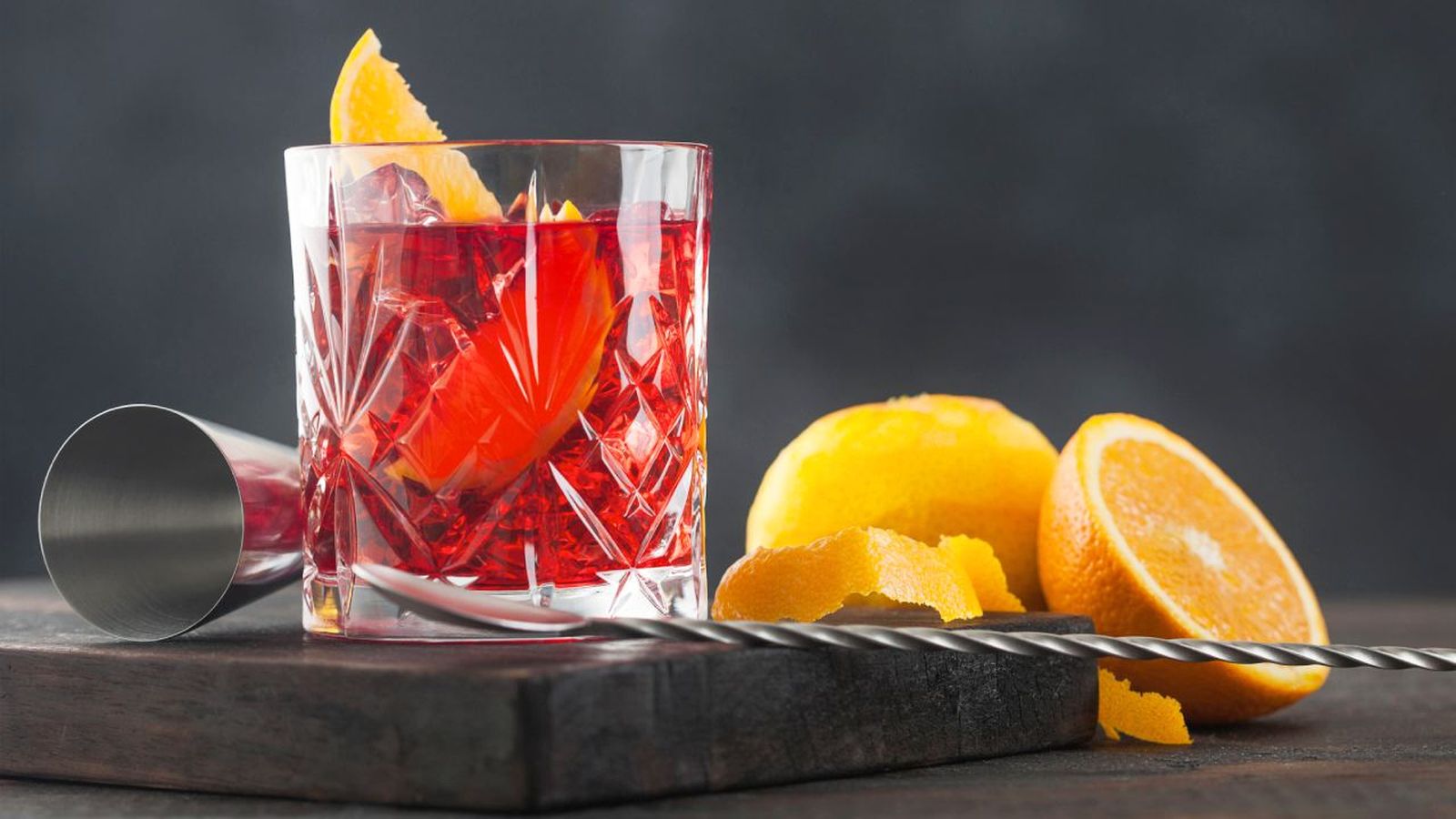 Cómo hacer un cóctel Negroni, el clásico italiano para el aperitivo ...